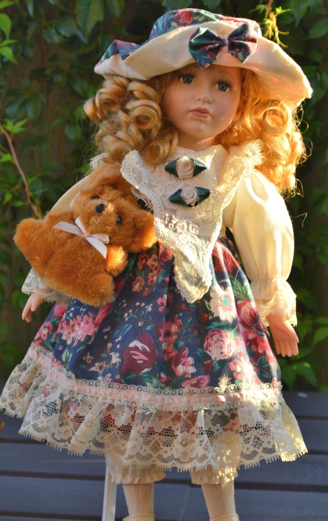LEONARDO COLLECTION PORCELAIN DOLL WITH TEDDY BEAR - TMD167207